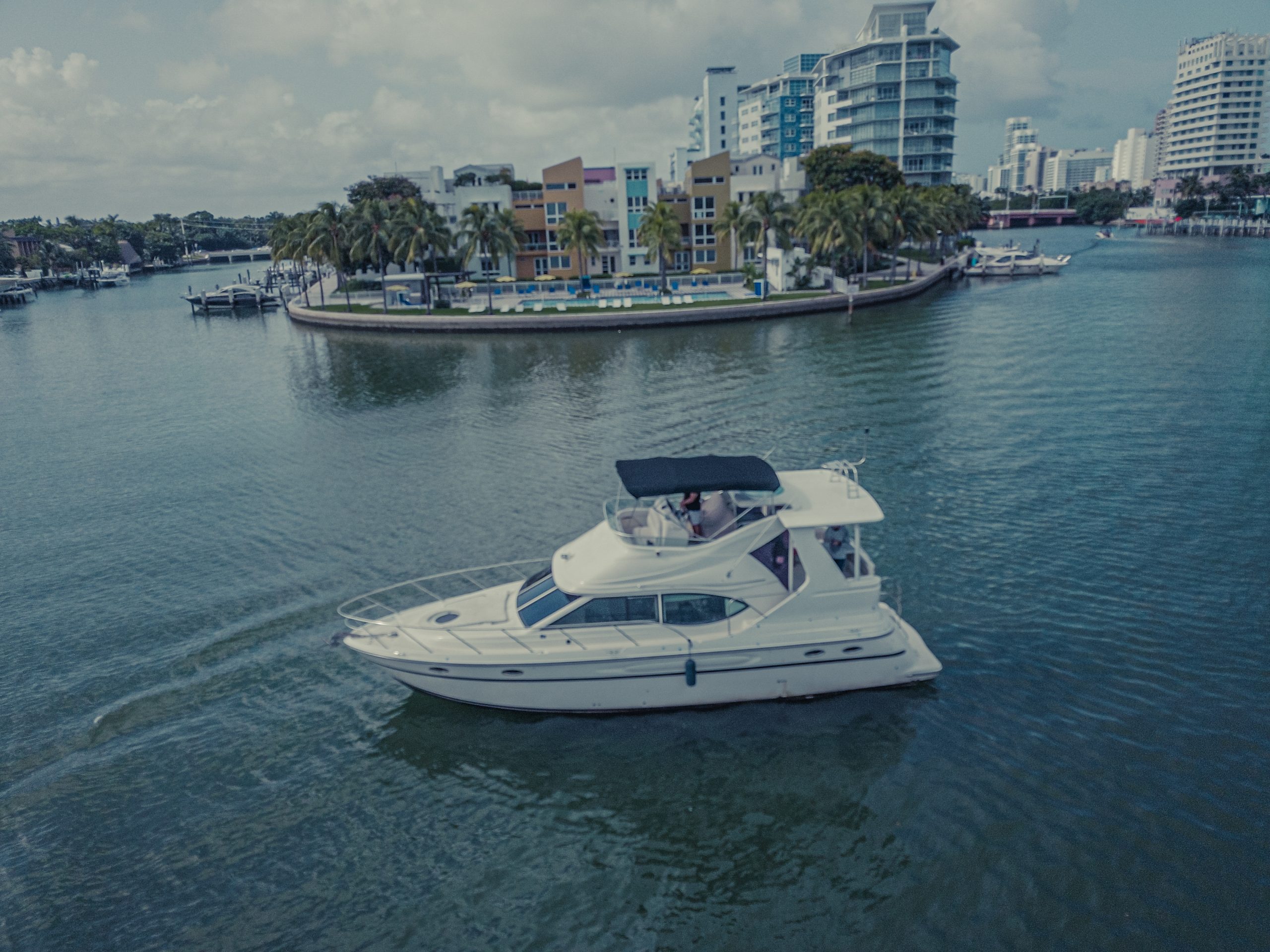 44' Maxum Flybridge - Boat & Yacht Rentals near Bay Harbor | Premier ...