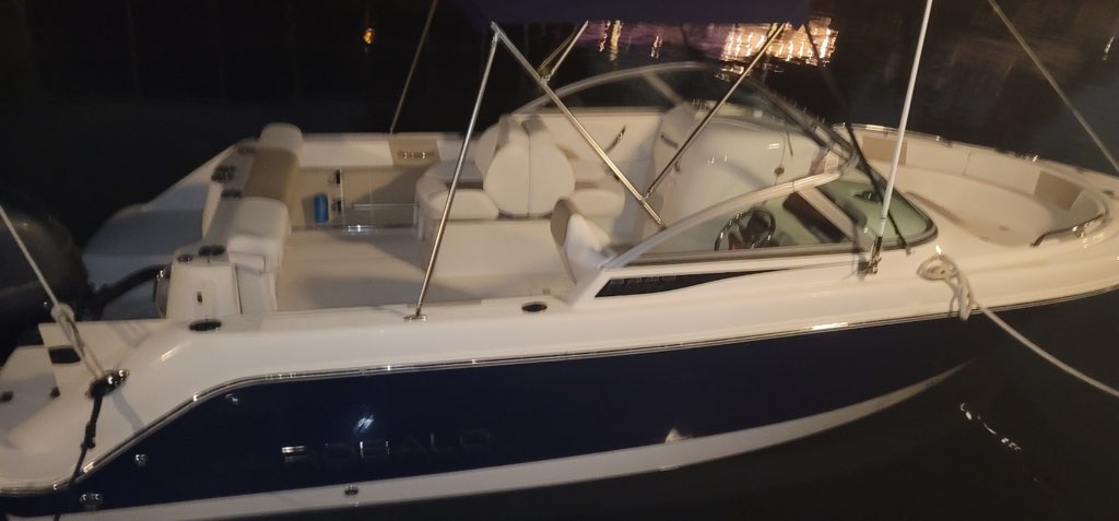 23' Robalo - Boat & Yacht Rentals near Bay Harbor | Premier Boat Rentals