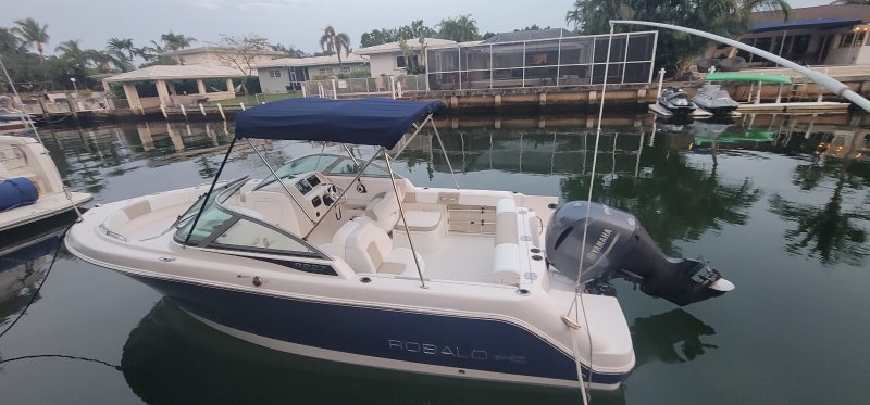 23' Robalo - Boat & Yacht Rentals near Bay Harbor | Premier Boat Rentals